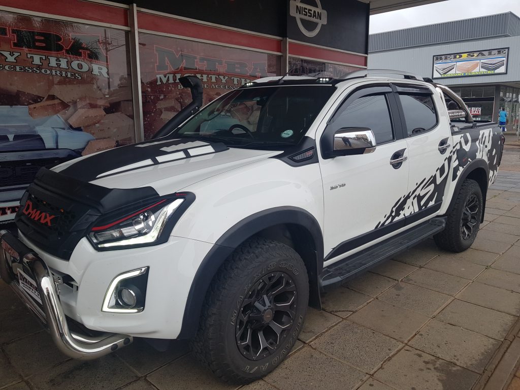 Isuzu D-Max 2016-2021 Bonnet Scoop – Mighty Thor Bakkie Accessories