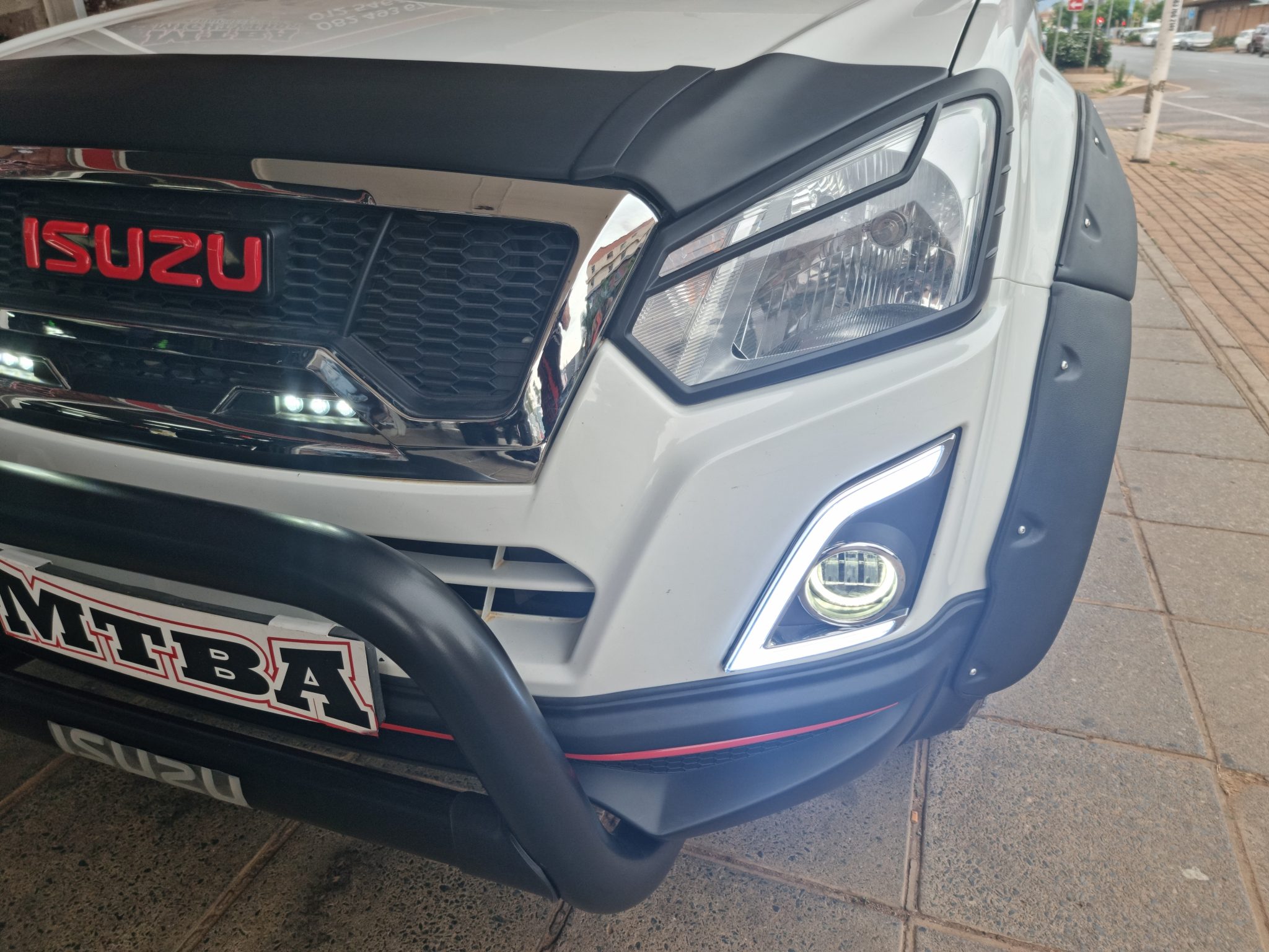 Isuzu D-Max 2016-2021 Spoiler with red line – Mighty Thor Bakkie ...