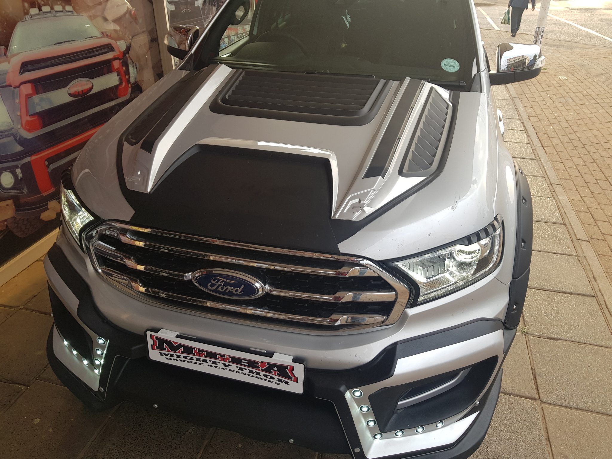 Ford Everest 2015-2022 Bonnet Scoop V5 (painted) – Mighty Thor Bakkie ...
