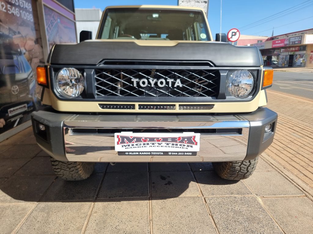 Toyota Land Cruiser 76 / 79 Series 2024 + Bonnet Guard (Stick on ...